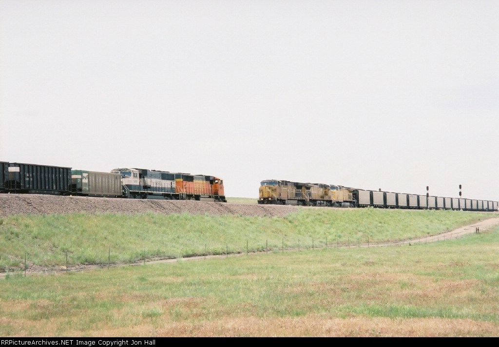 UP 7026 meeting BNSF 9983